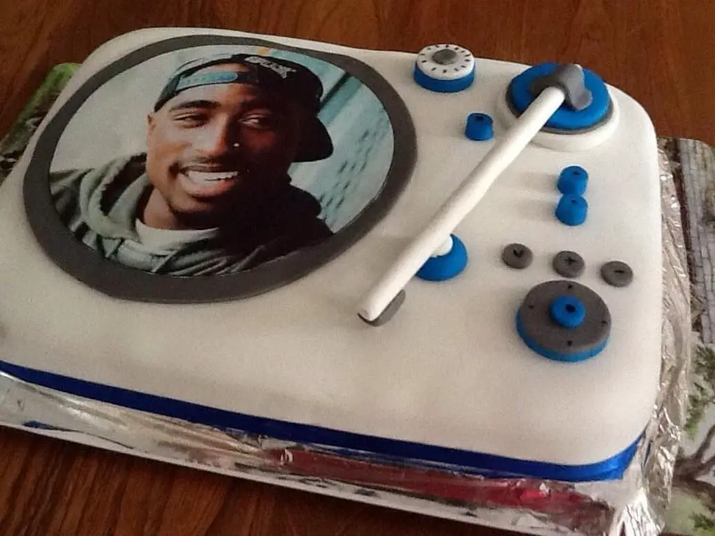 2pac birthday cake - TheSmartCookieCook
