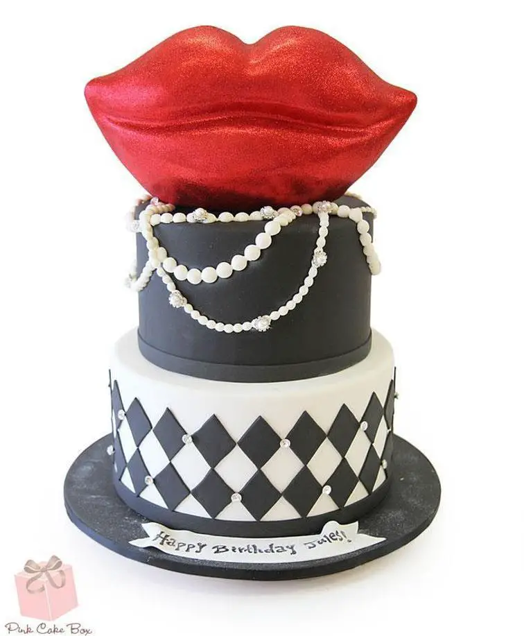 Red lips birthday cake