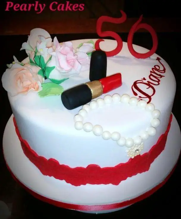 Red lips birthday cake